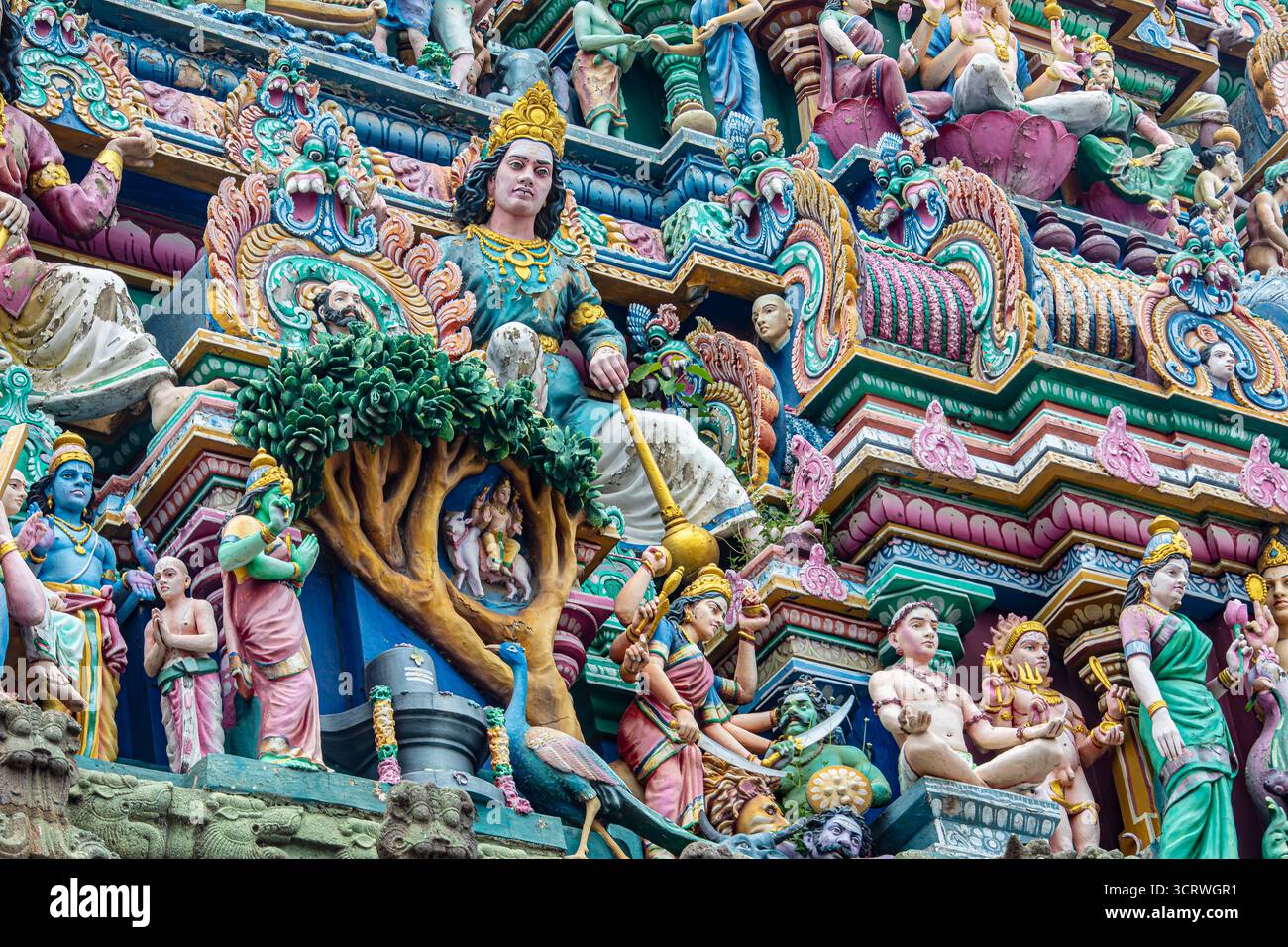 India Chennai’s Kapaleeshwarar Temple features a 40m-tall entrance ...