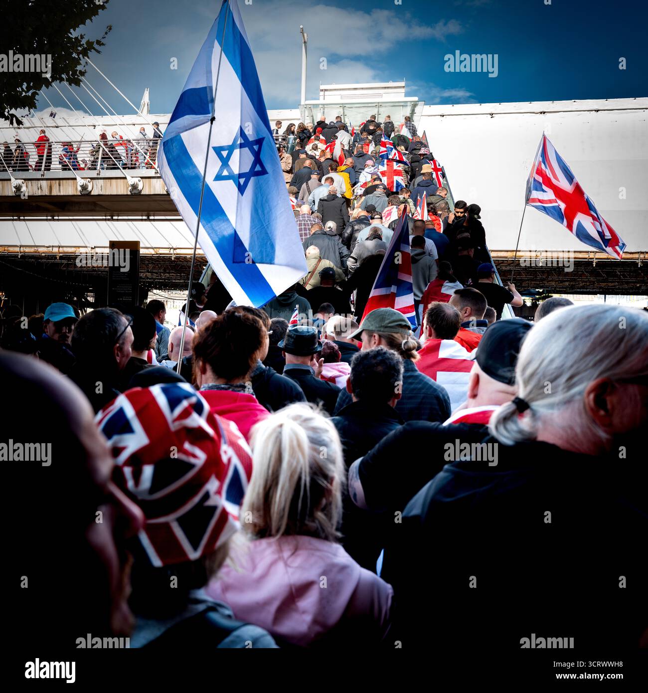 Tommy robinsons unite the kingdom rally hi-res stock photography and ...