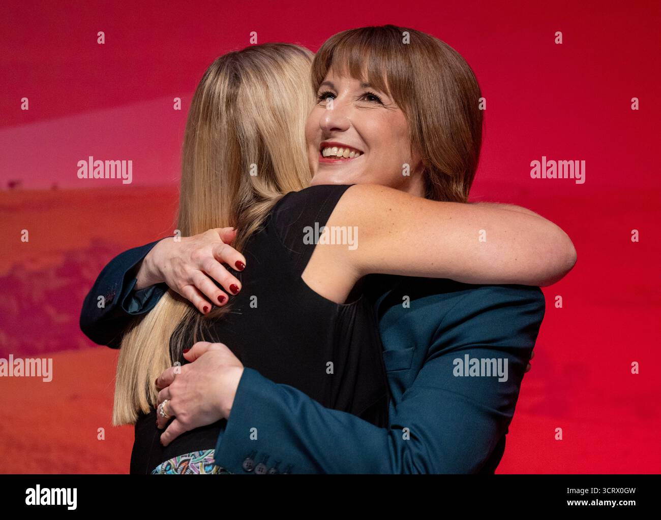 Rachel Reeves, Chancellor of the Exchequer, hugs her sister Ellie ...