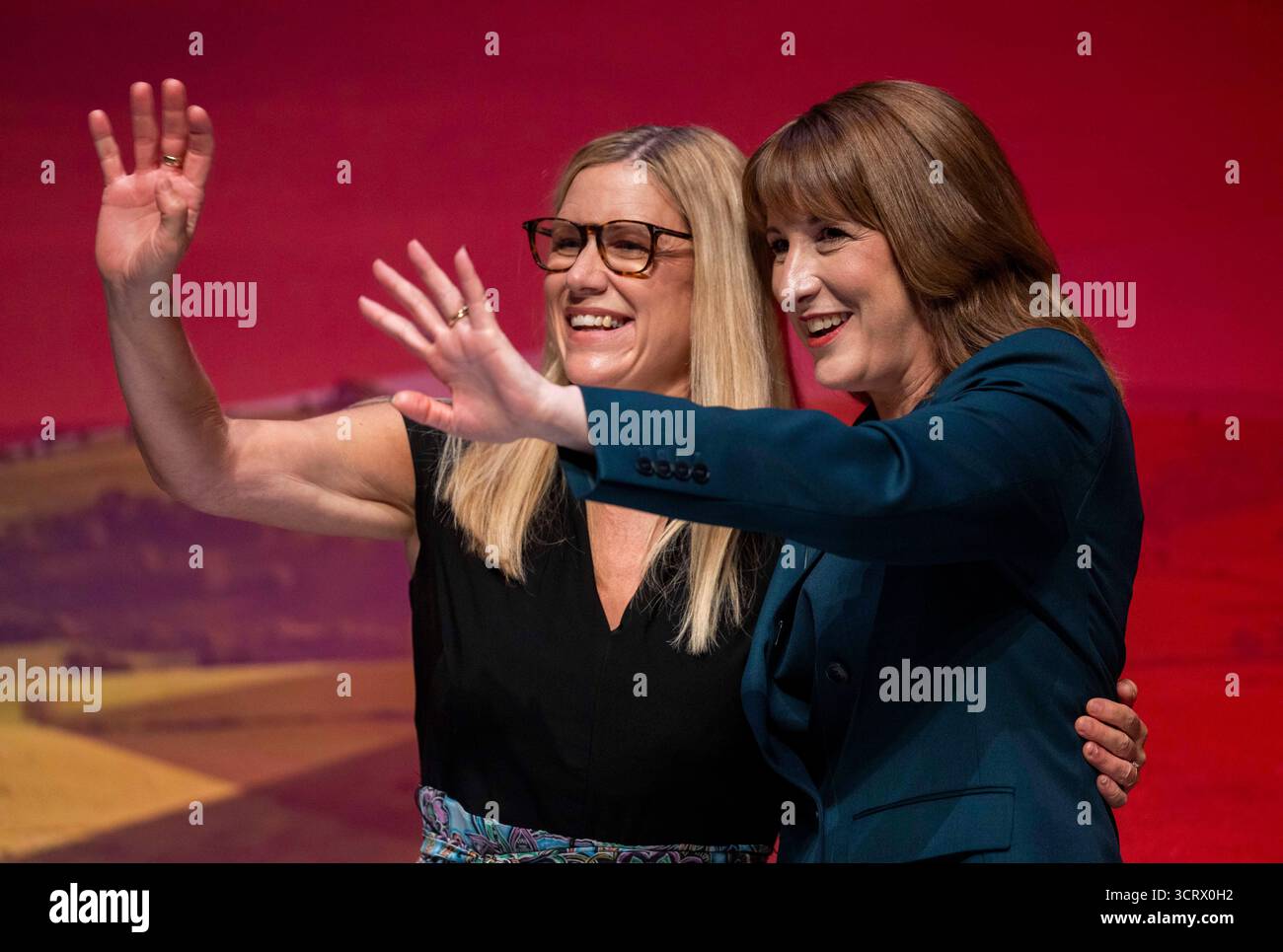 Rachel and ellie reeves waving hi-res stock photography and images - Alamy
