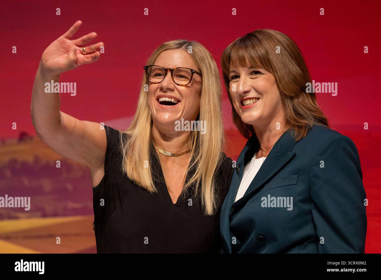 Rachel and ellie reeves waving hi-res stock photography and images - Alamy