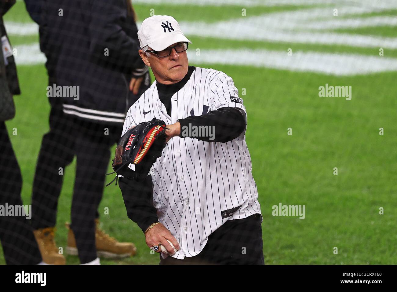 BRONX, NY - OCTOBER 02: Former New York Yankees Bucky Dent warms up ...