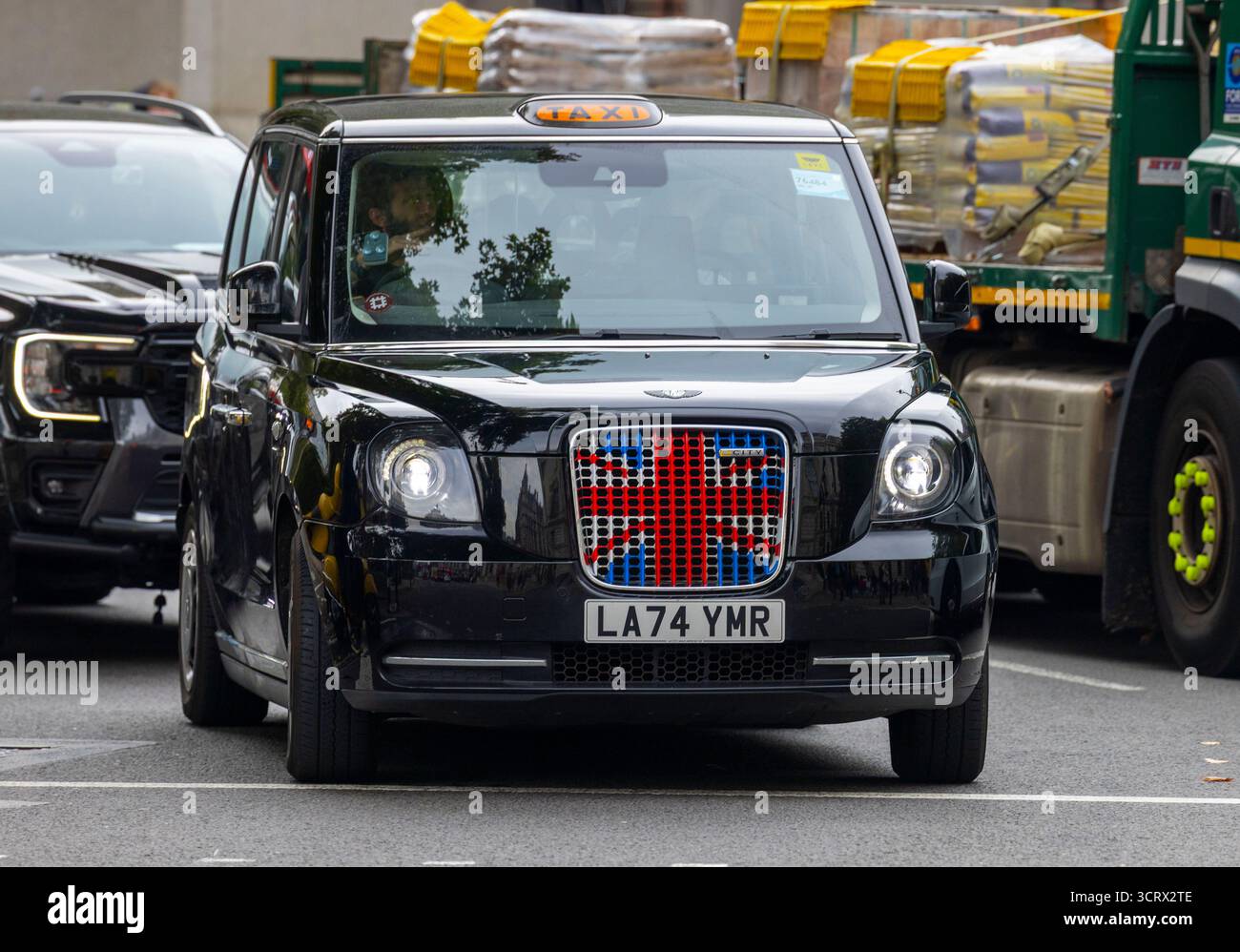 A London taxi with a Union Jack flag on the front grill Stock Photo - Alamy