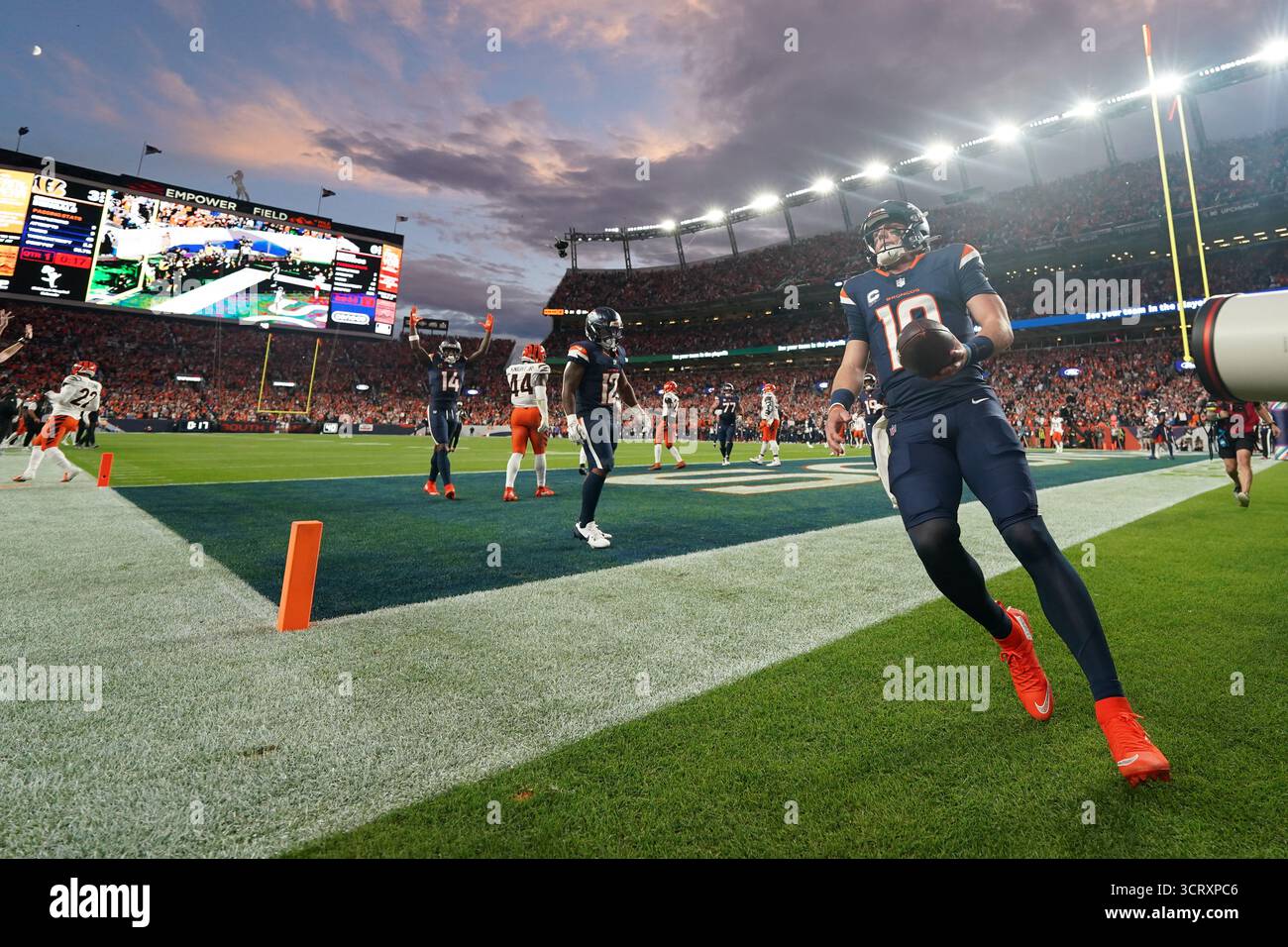 Denver Broncos quarterback Bo Nix (10) scores a touchdown against the ...