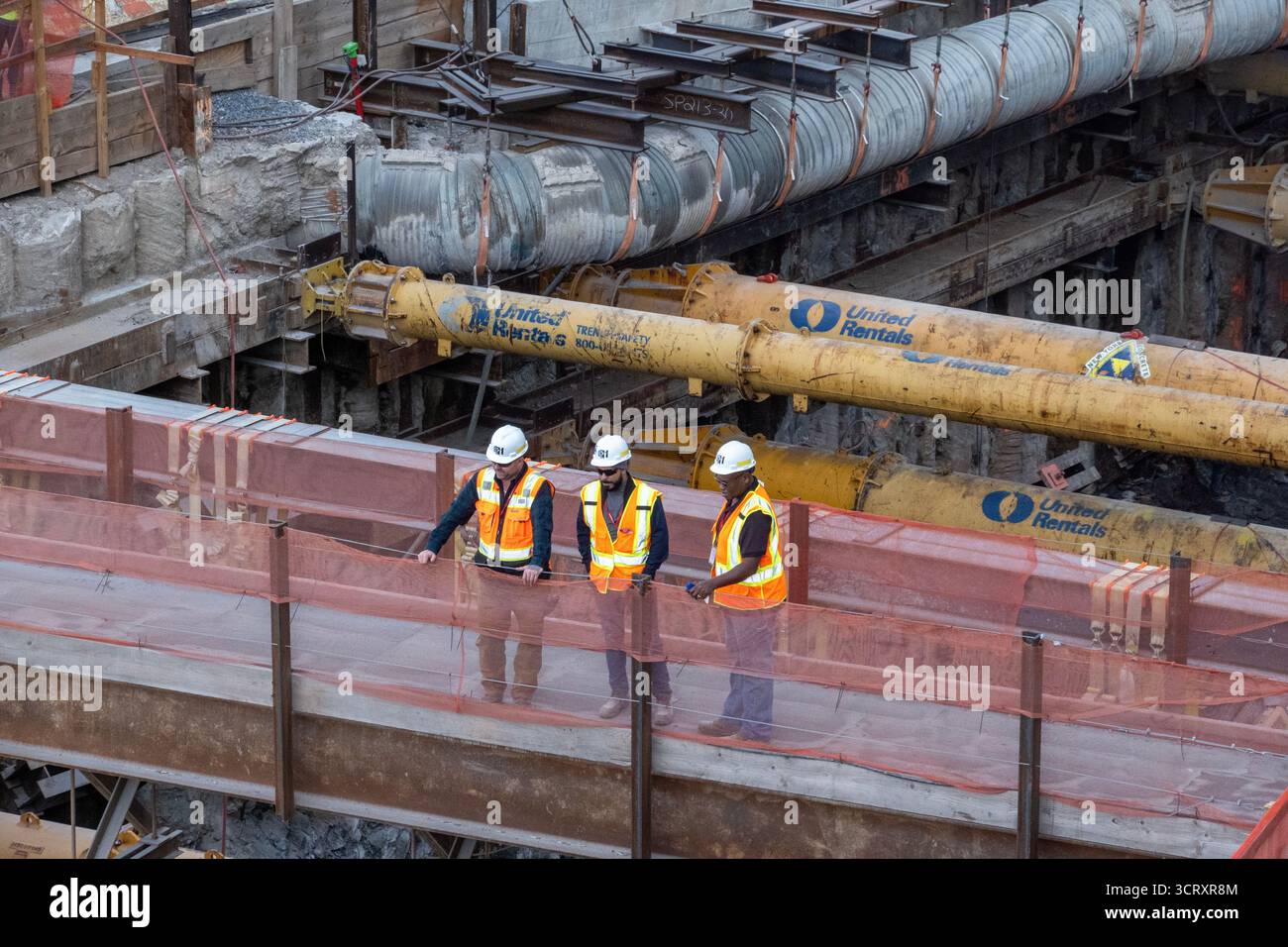 A tunnel is under construction in Manhattan that will connect the new ...