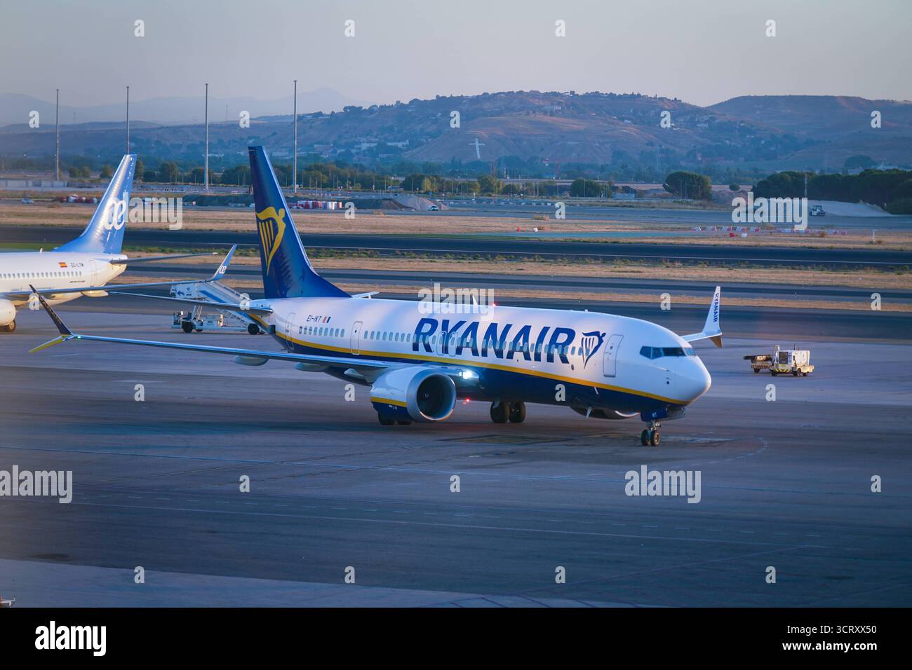 Boeing und ryanair hi-res stock photography and images - Alamy