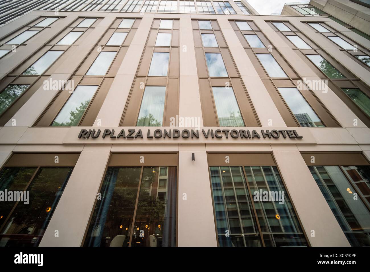 Riu plaza london victoria hi-res stock photography and images - Alamy