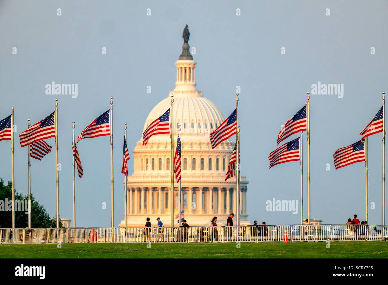 Flags usa on statue hi-res stock photography and images - Alamy