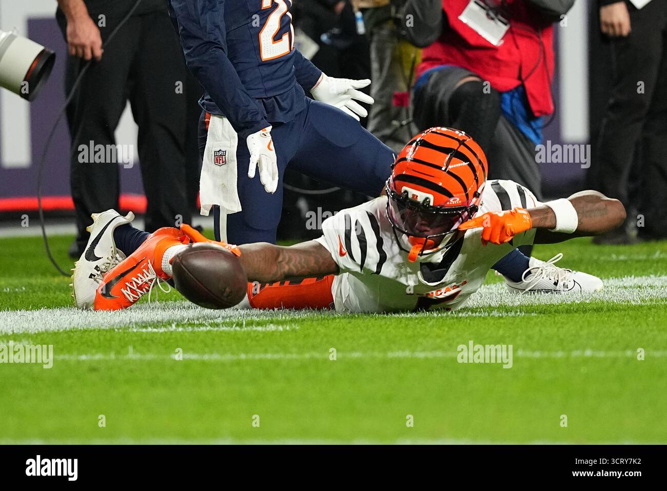 Cincinnati Bengals wide receiver Tee Higgins (5) celebrates a play ...