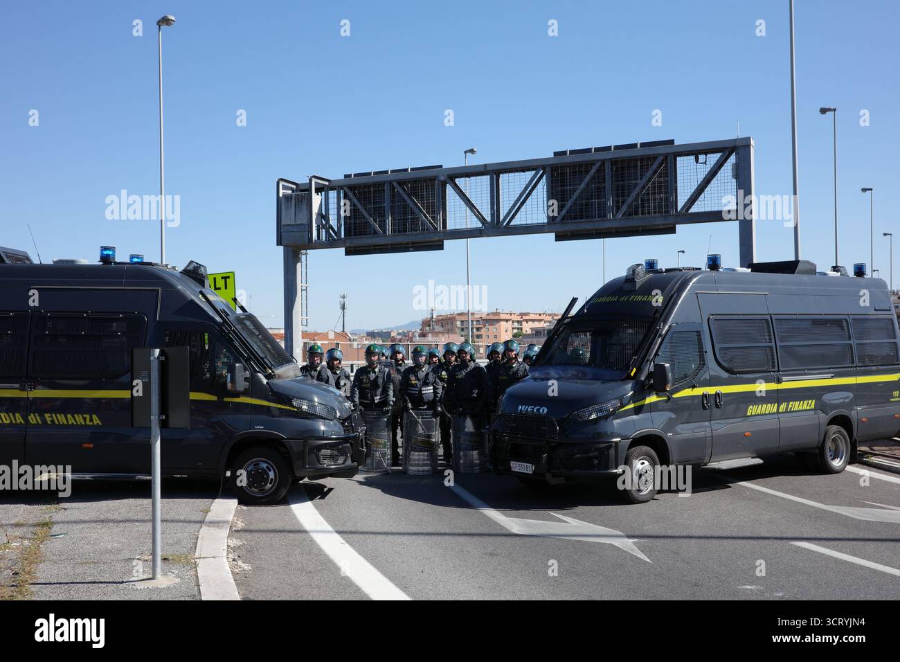 Rome, Italy. 03 October 2025. Riot units of the Guardia di Finanza ...
