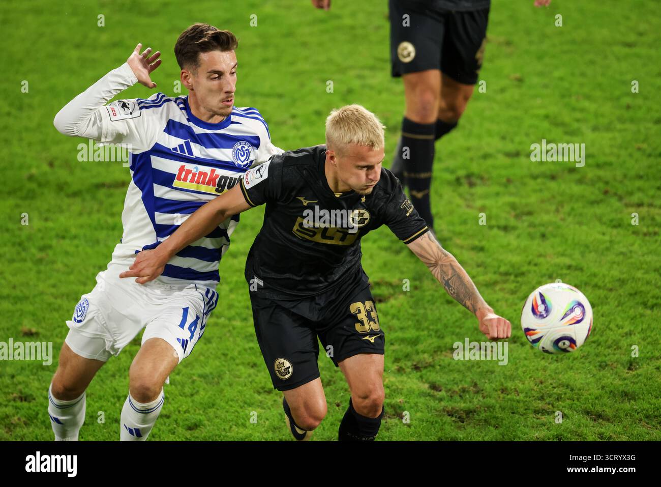 Duisburg, Germany. 03rd Oct, 2025. Soccer: 3rd division, MSV Duisburg ...