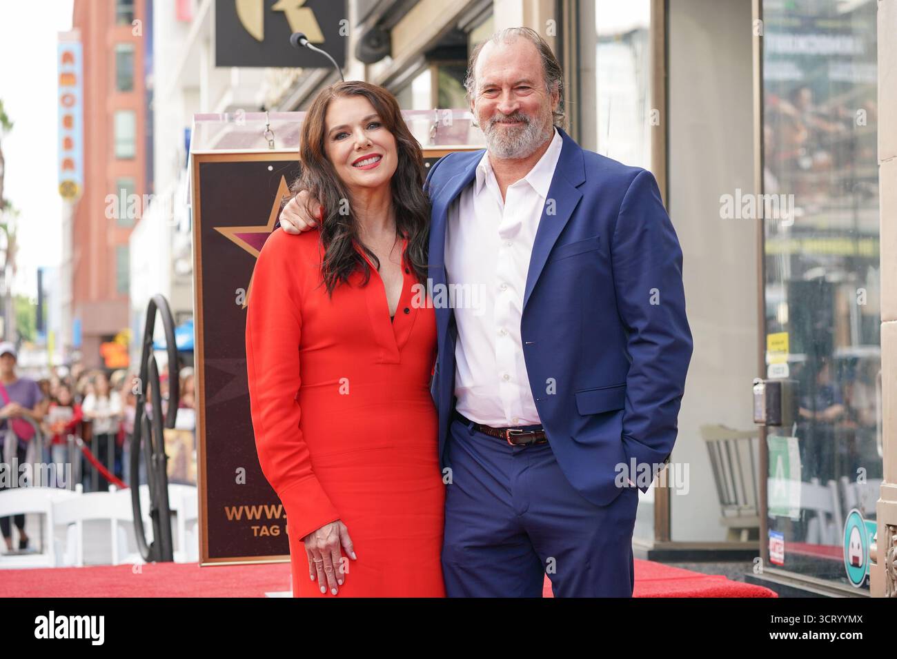 Lauren Graham, left, and Scott Patterson pose with Graham's new star ...
