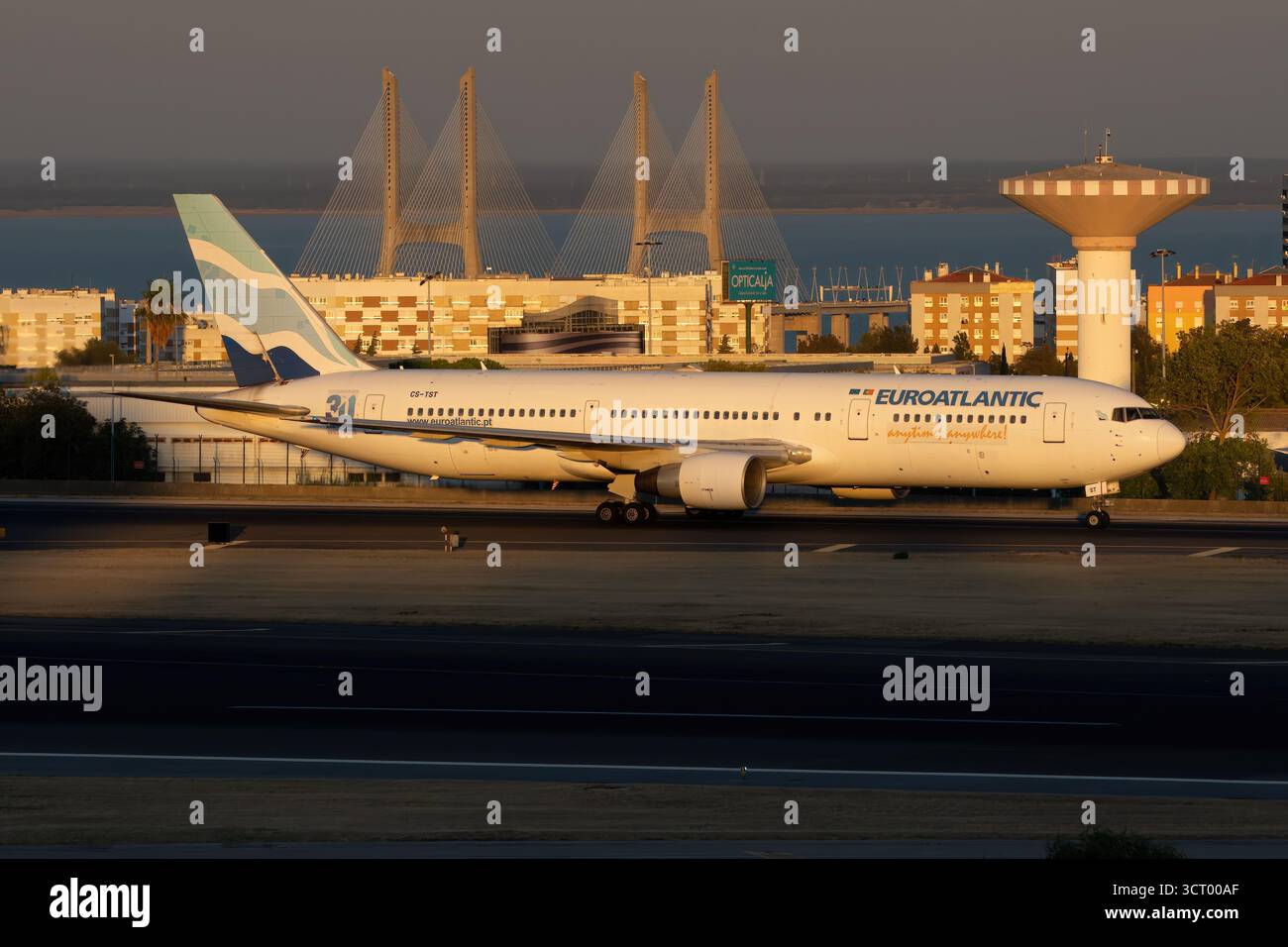 767 34per hi-res stock photography and images - Alamy