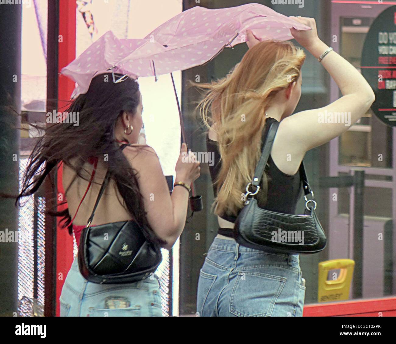 Glasgow, Scotland, UK. 3rd October, 2025. UK Weather: Autumn appears in ...