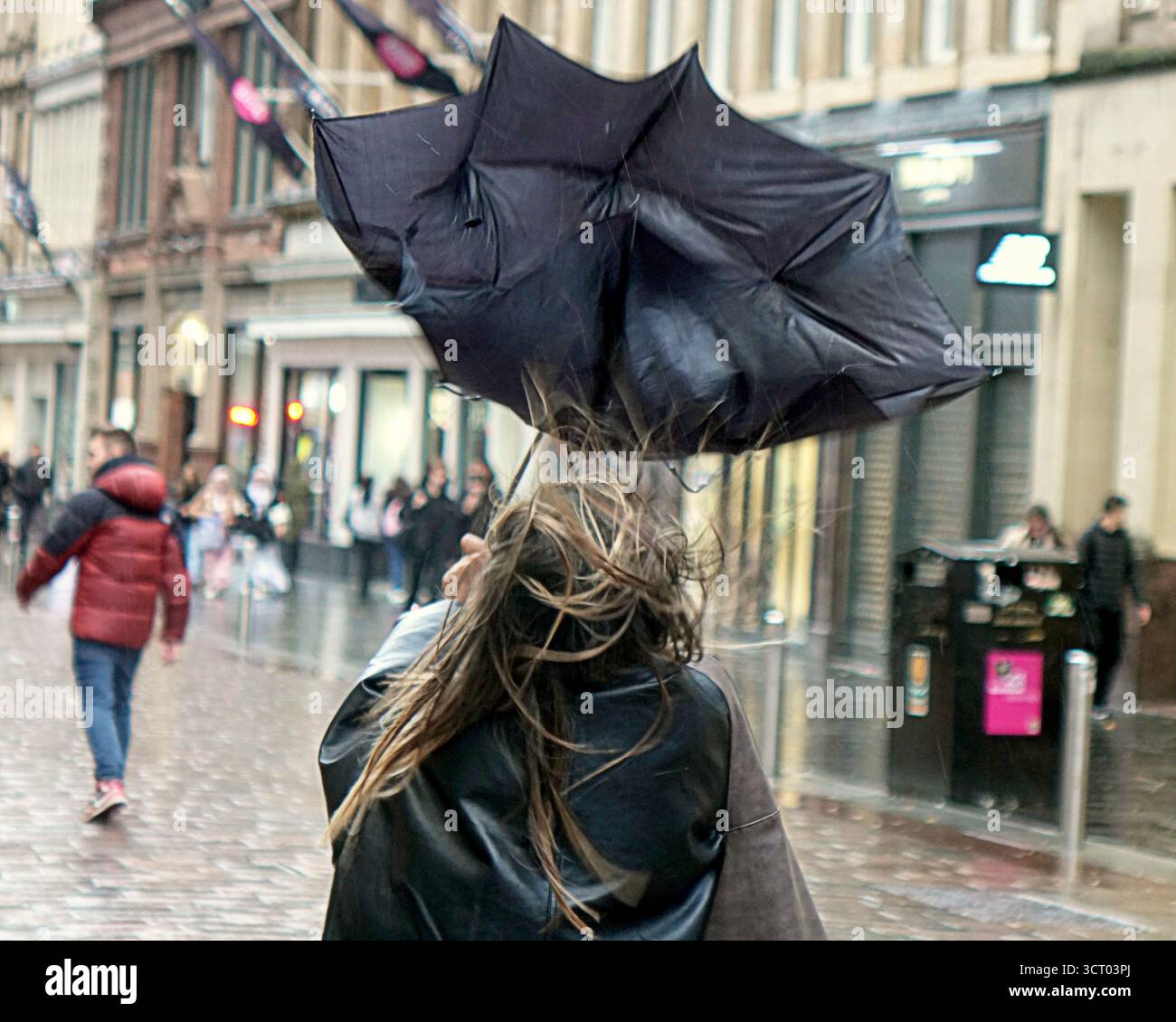 Glasgow, Scotland, UK. 3rd October, 2025. UK Weather: Autumn appears in ...