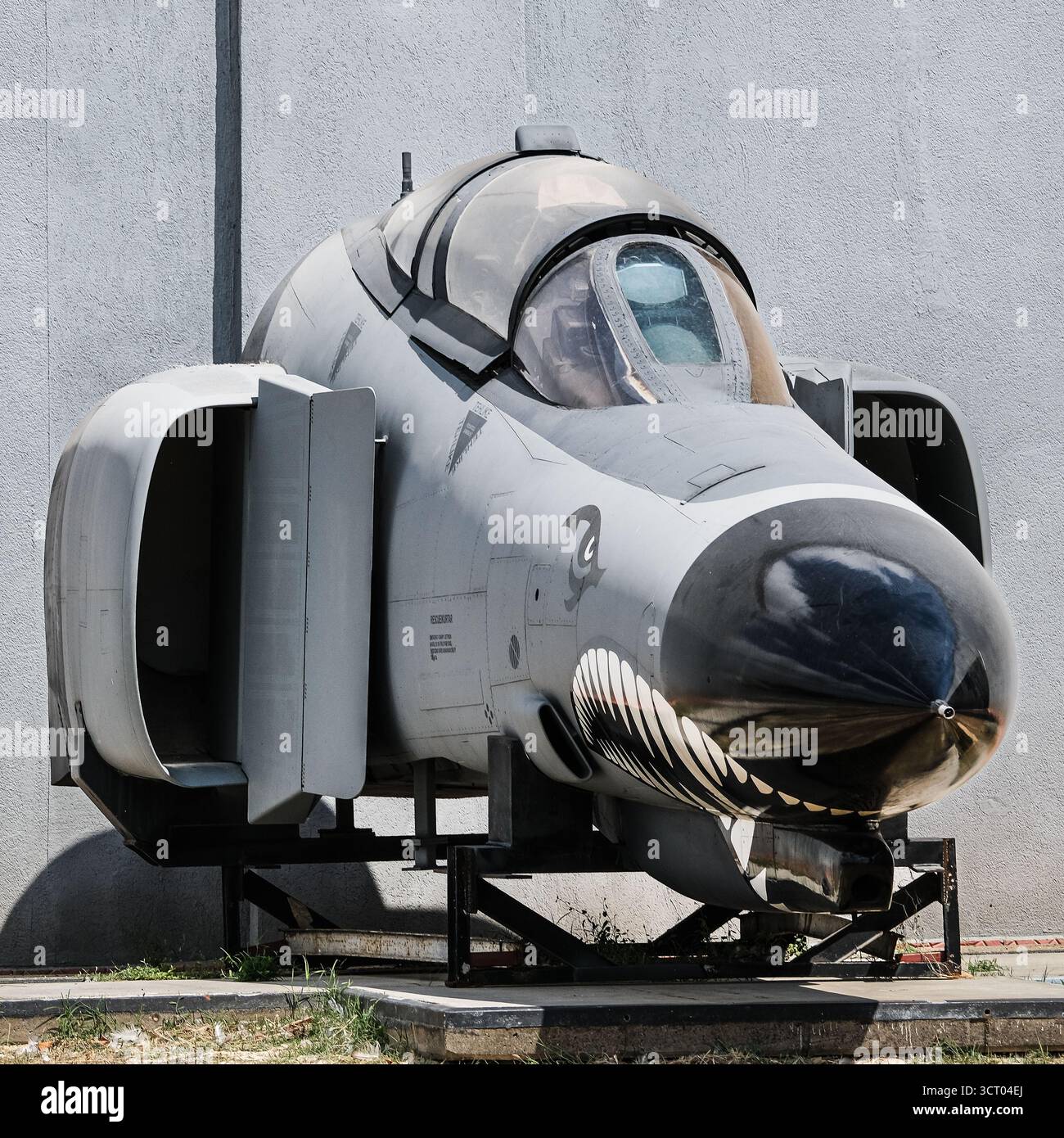 Mcdonnell douglas f 4 phantom ii fighter jet hi-res stock photography ...