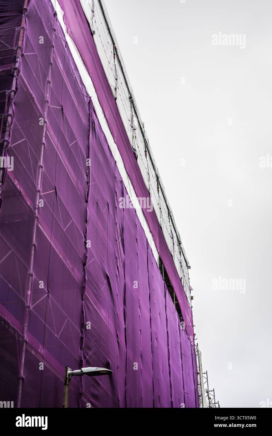 Scaffolding on warehouse hi-res stock photography and images - Alamy