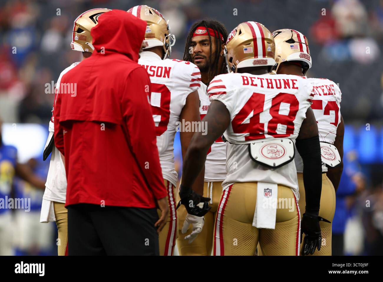 San Francisco 49ers middle linebacker Fred Warner, center, huddles up ...