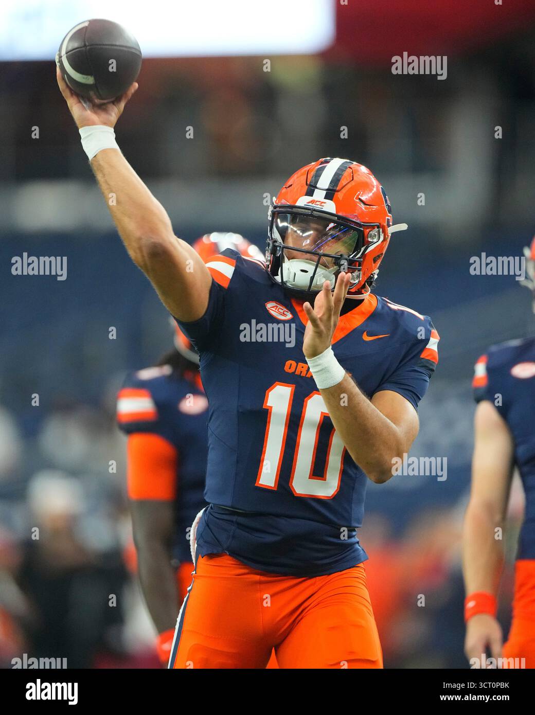 SYRACUSE, NY - SEPTEMBER 12: Syracuse Orange Quarterback Rickie Collins ...