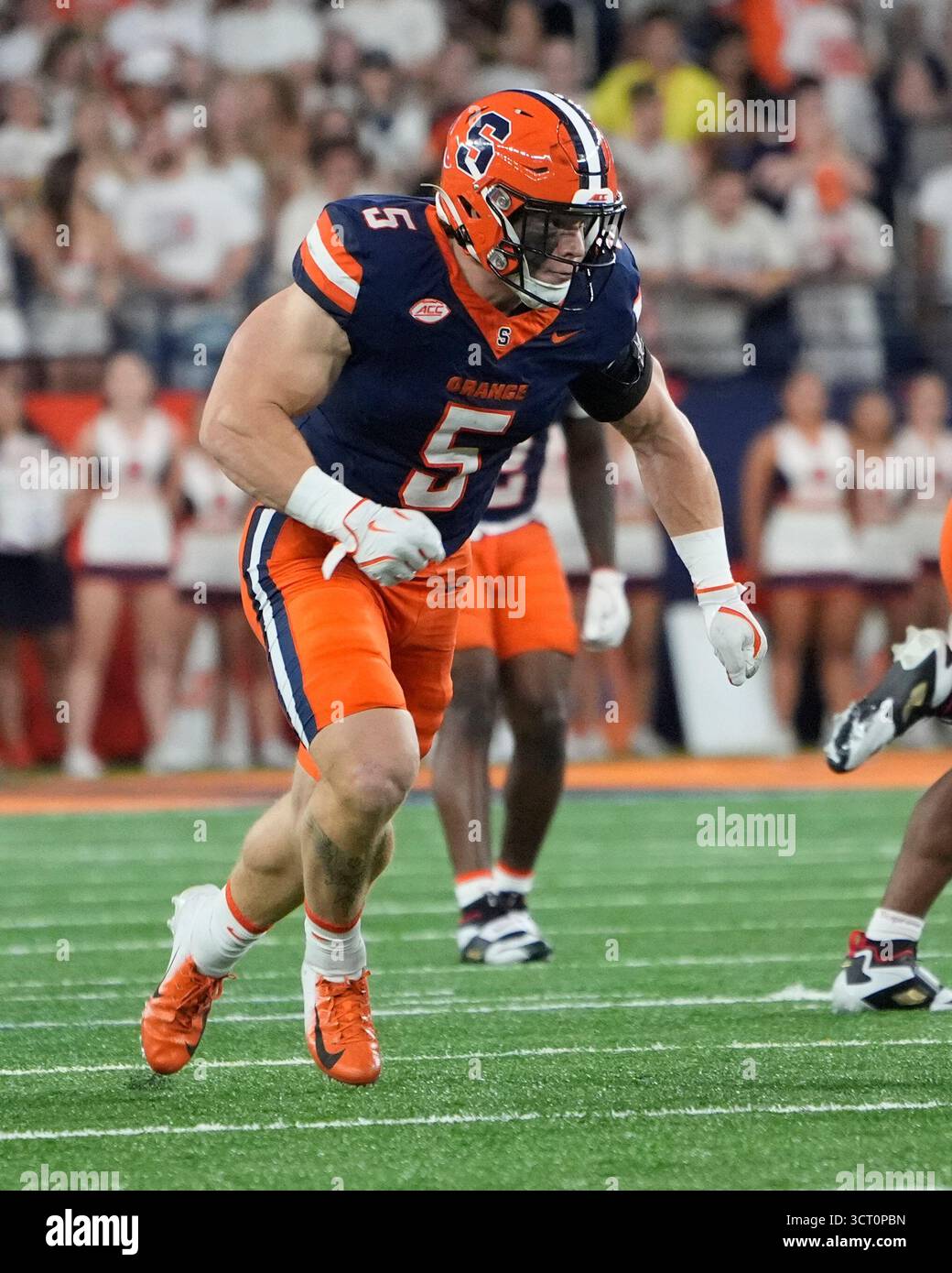 SYRACUSE, NY - SEPTEMBER 12: Syracuse Orange Linebacker Antoine ...