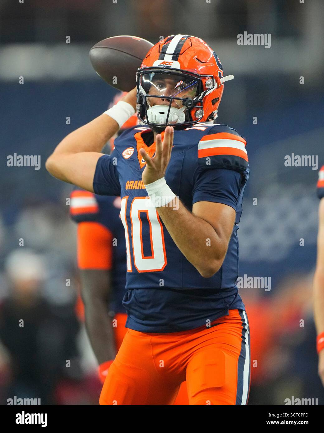SYRACUSE, NY - SEPTEMBER 12: Syracuse Orange Quarterback Rickie Collins ...