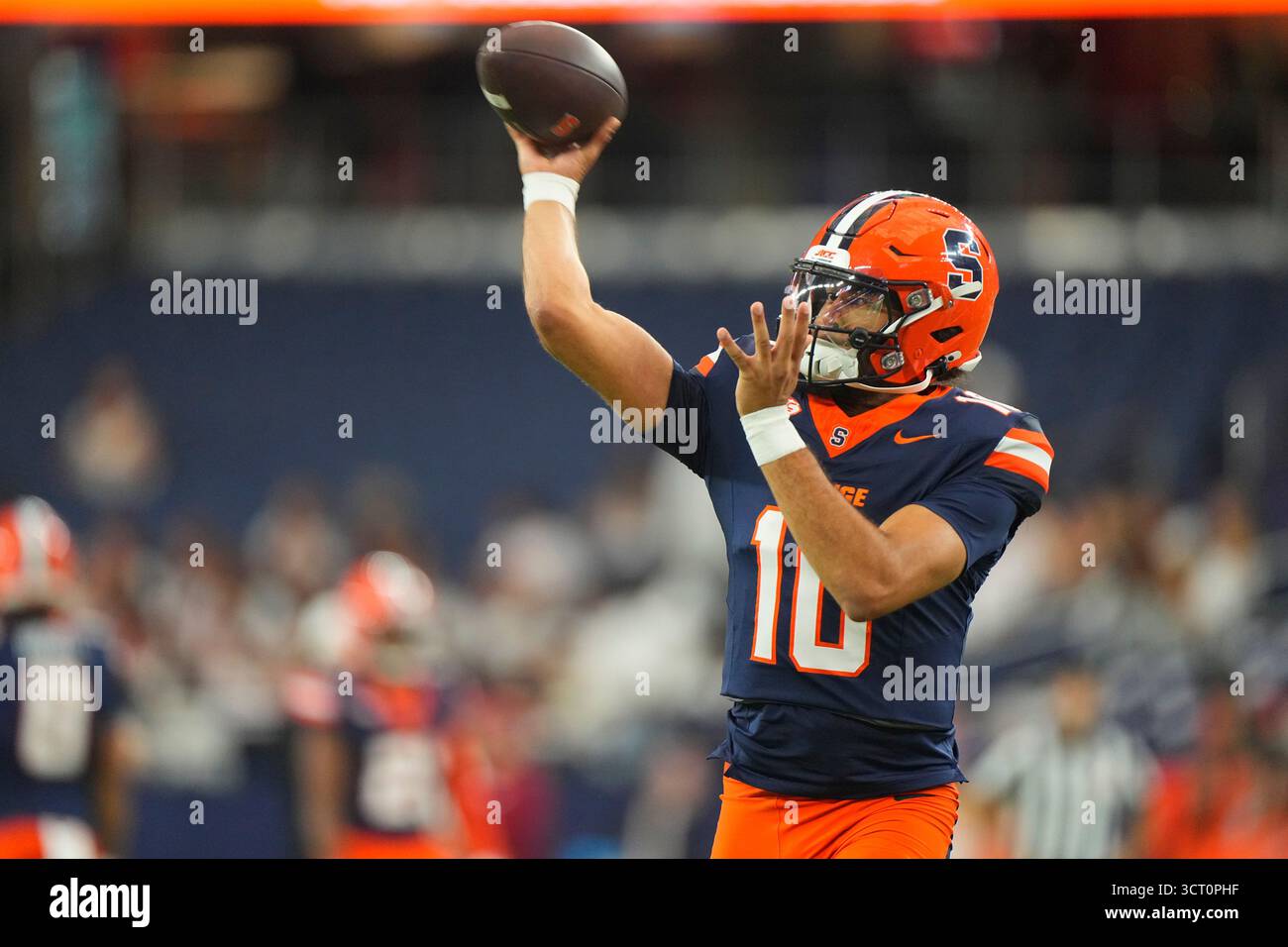SYRACUSE, NY - SEPTEMBER 12: Syracuse Orange Quarterback Rickie Collins ...