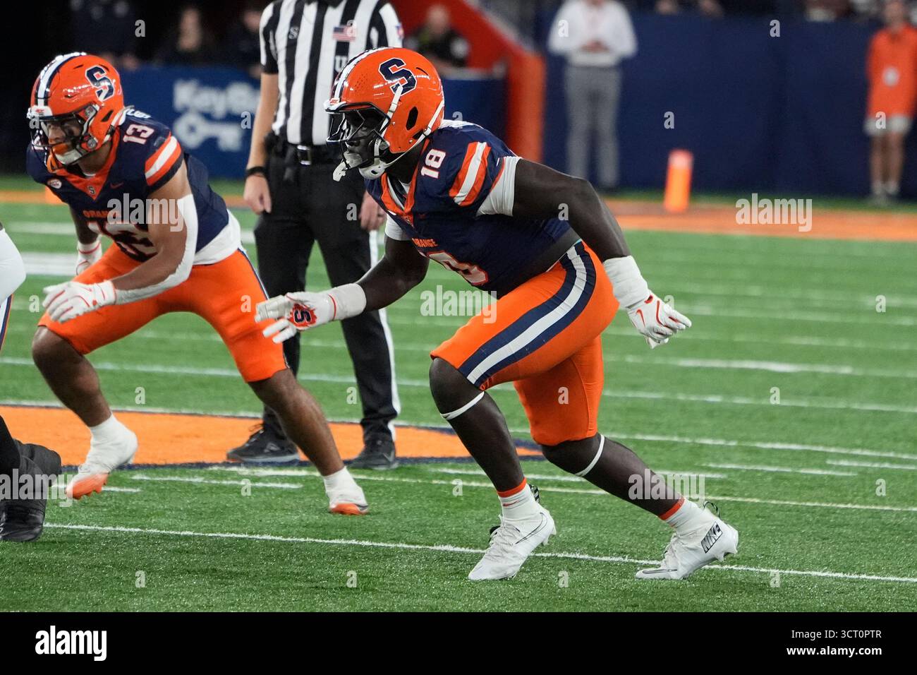 SYRACUSE, NY - SEPTEMBER 12: Syracuse Orange Linebacker David ...