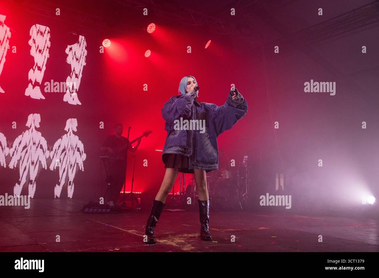 Naples, Italy. 03rd Oct, 2025. The famous Italian singer Rose Villain ...