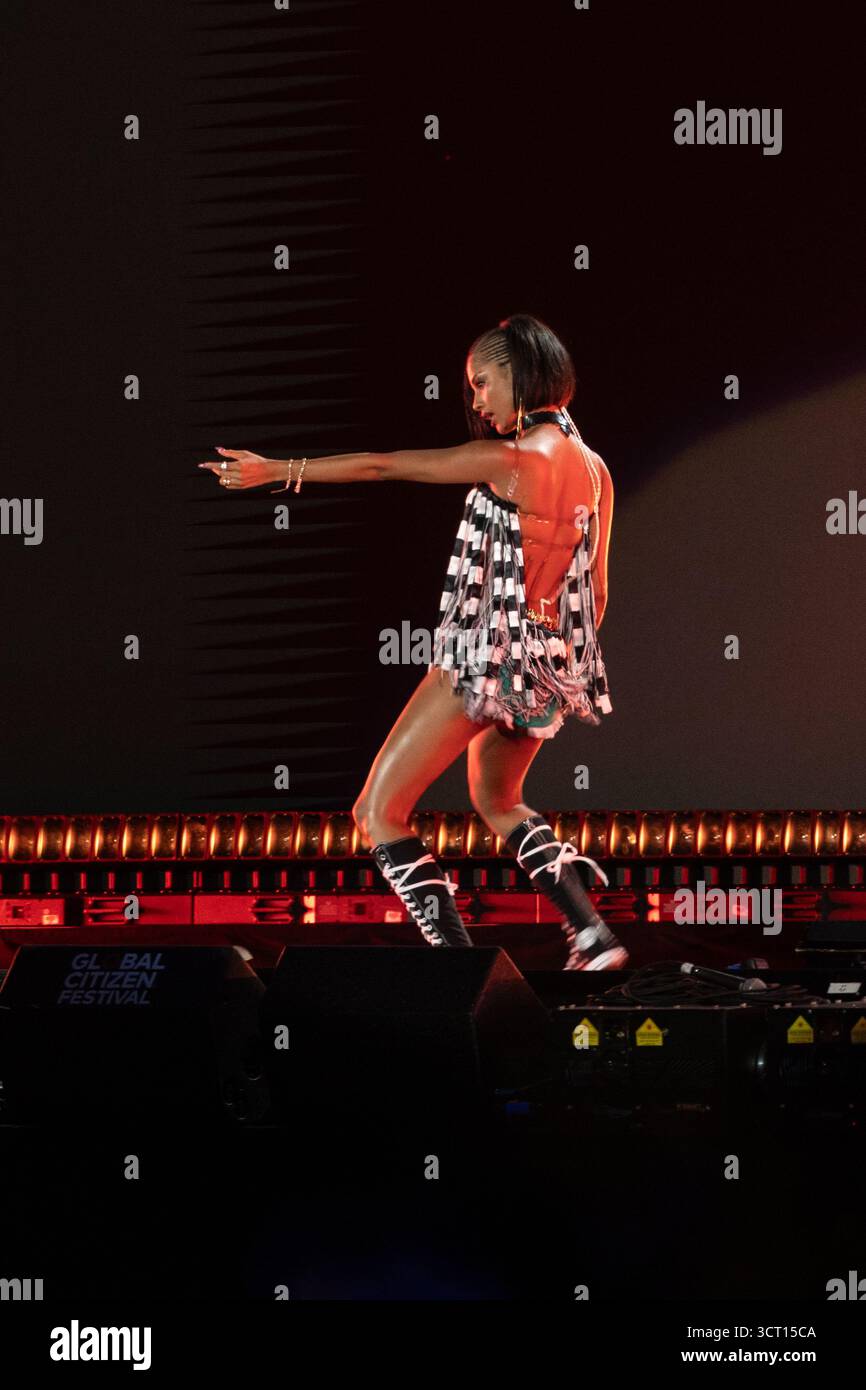 Tyla singer hi-res stock photography and images - Alamy