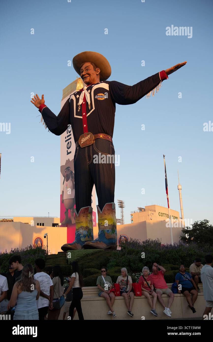 Dallas, Texas, USA. 2nd Oct, 2025. The centerpiece of the State Fair of ...