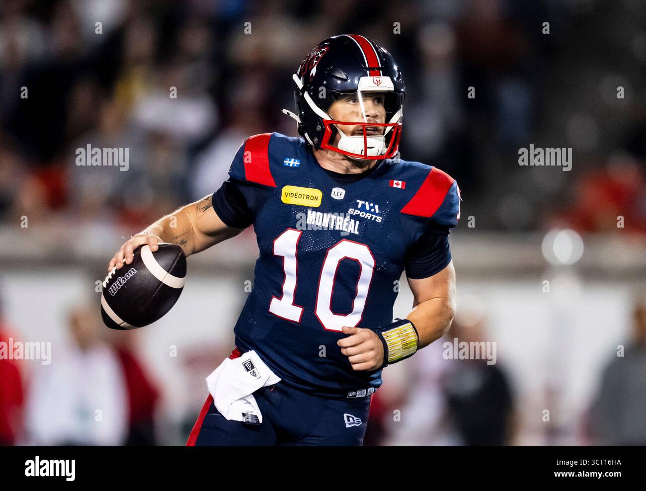 Davis Alexander, des Alouettes, durant un match contre les Stampeders ...