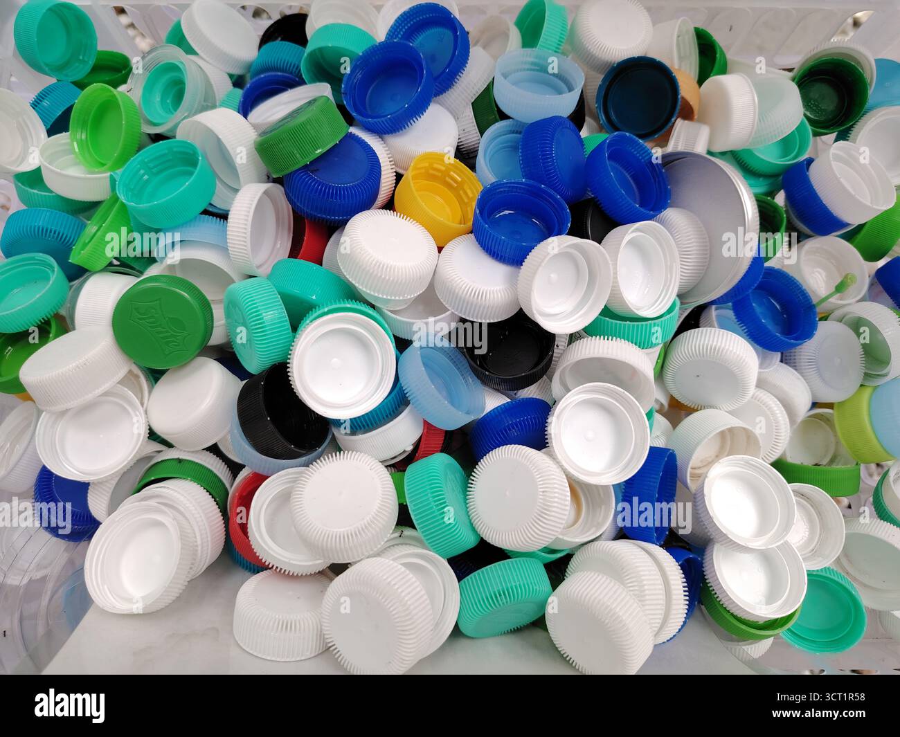 School recycling plastic hi-res stock photography and images - Alamy