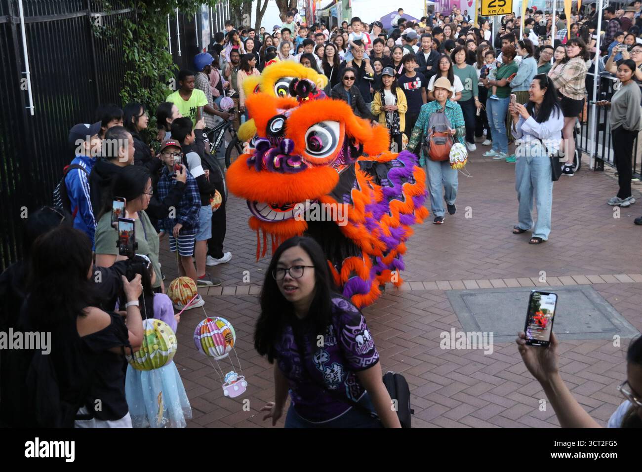 Sydney, Australia. 4th October 2025. THQ Cabra lion dancers lead parade ...