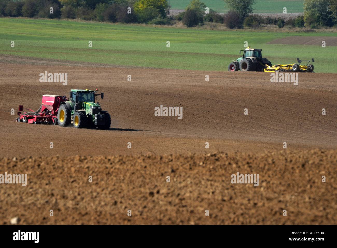Uckermark GER, Deutschland, 20251003,Uckermark, Traktor auf dem Feld ...