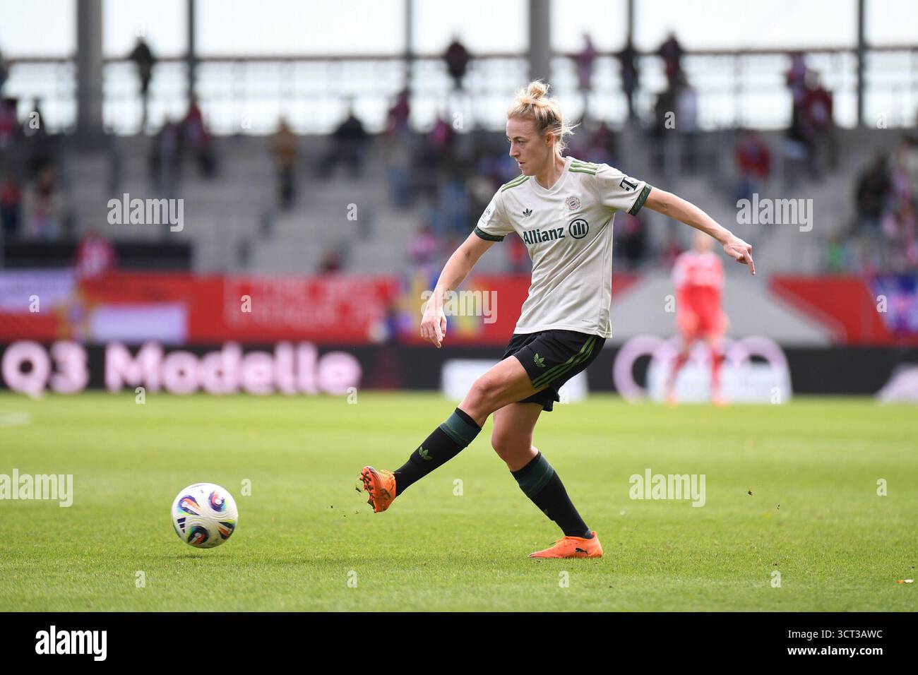 Carolin Simon (30 FC Bayern) in Aktion beim Google Pixel Frauen ...