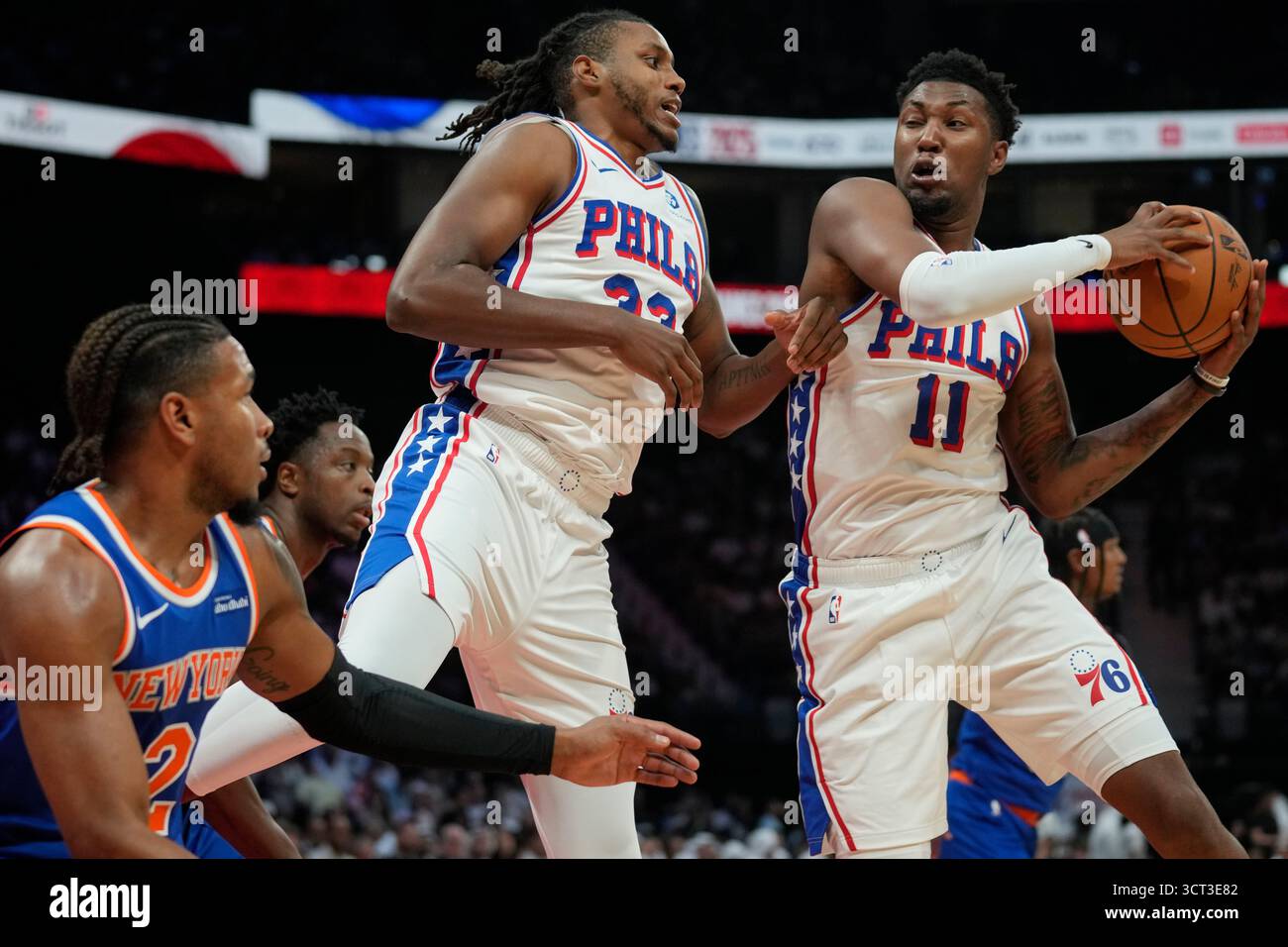 Philadelphia 76ers forward Justin Edwards (11) rebounds against the New ...
