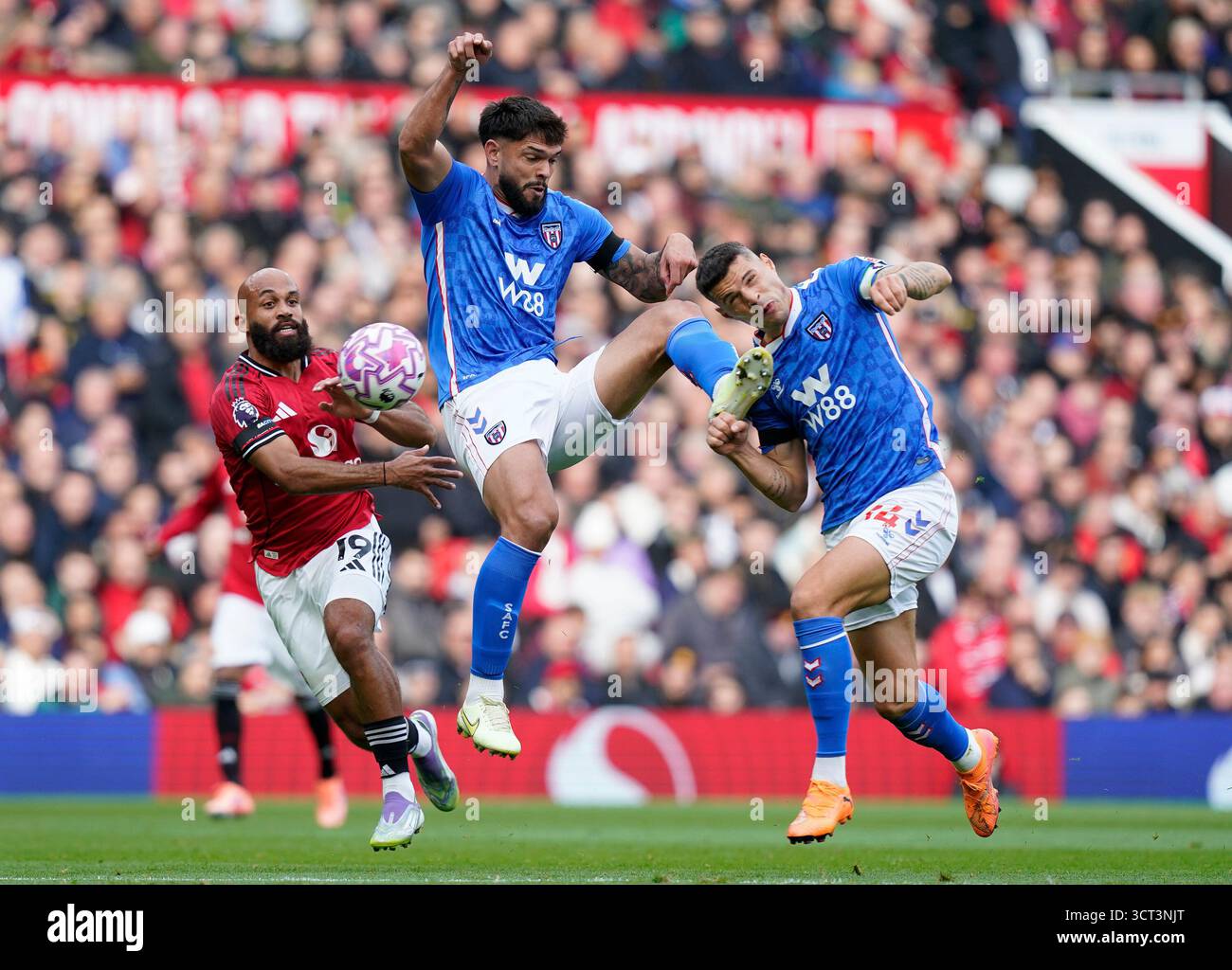 Manchester, UK. 4th Oct, 2025. Omar Alderete of Sunderland (C) kicks ...