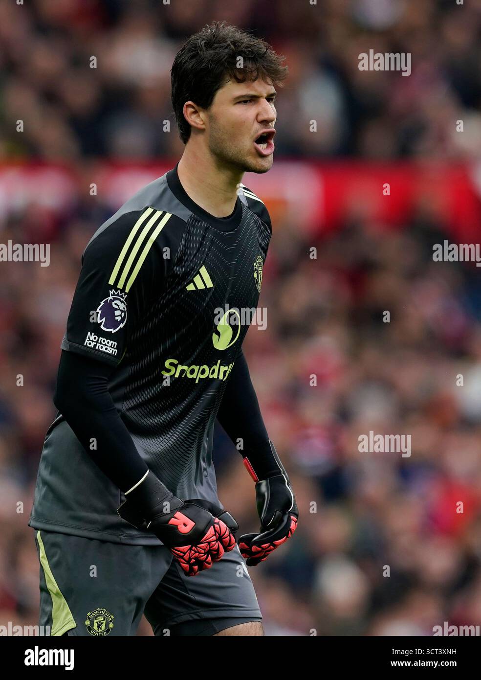 Manchester, England, 4th October 2025. Senne Lammens of Manchester ...