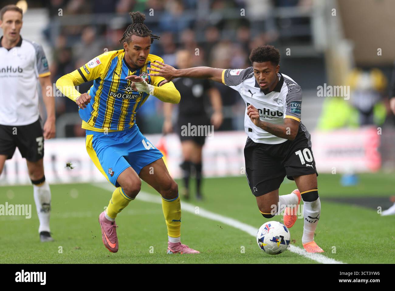 Derby County's Rhian Brewster (right) and Southampton's Damion Downs ...