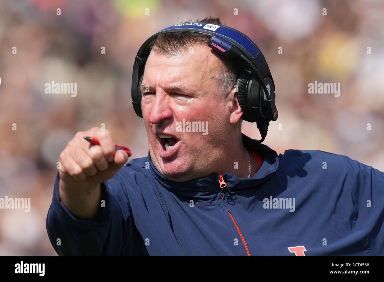 Illinois head coach Bret Bielema watches during the first half of an ...