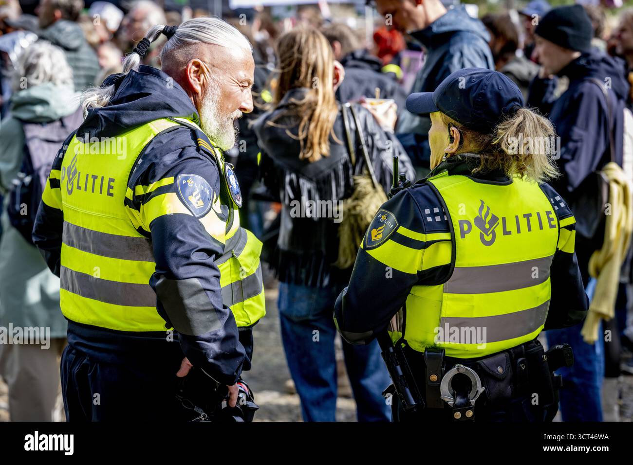 AMSTERDAM – Police officers at work. ANP /HOLLANDSE HOOGTE /ROBIN ...