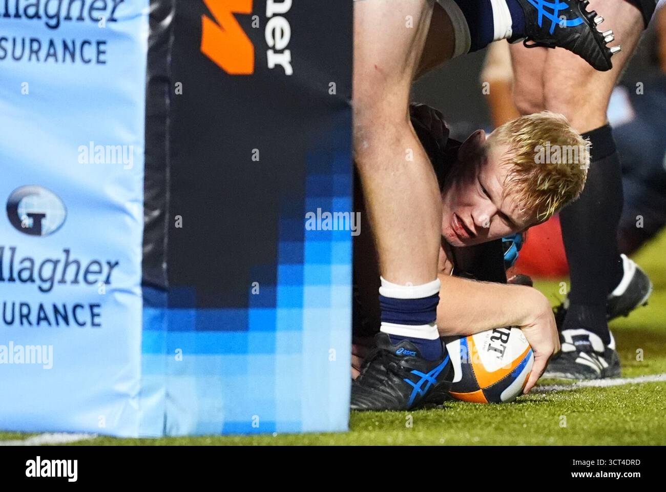 Saracens' Hugh Tizard scores a try during the Gallagher PREM match at ...