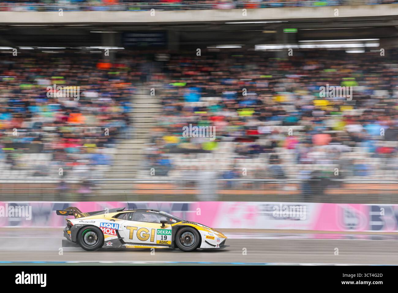 Luca Engstler (D/TGI Team Lamborghini by GRT), Lamborghini Hurac?n GT3 Evo2 vor der S?dtrib?ne ...