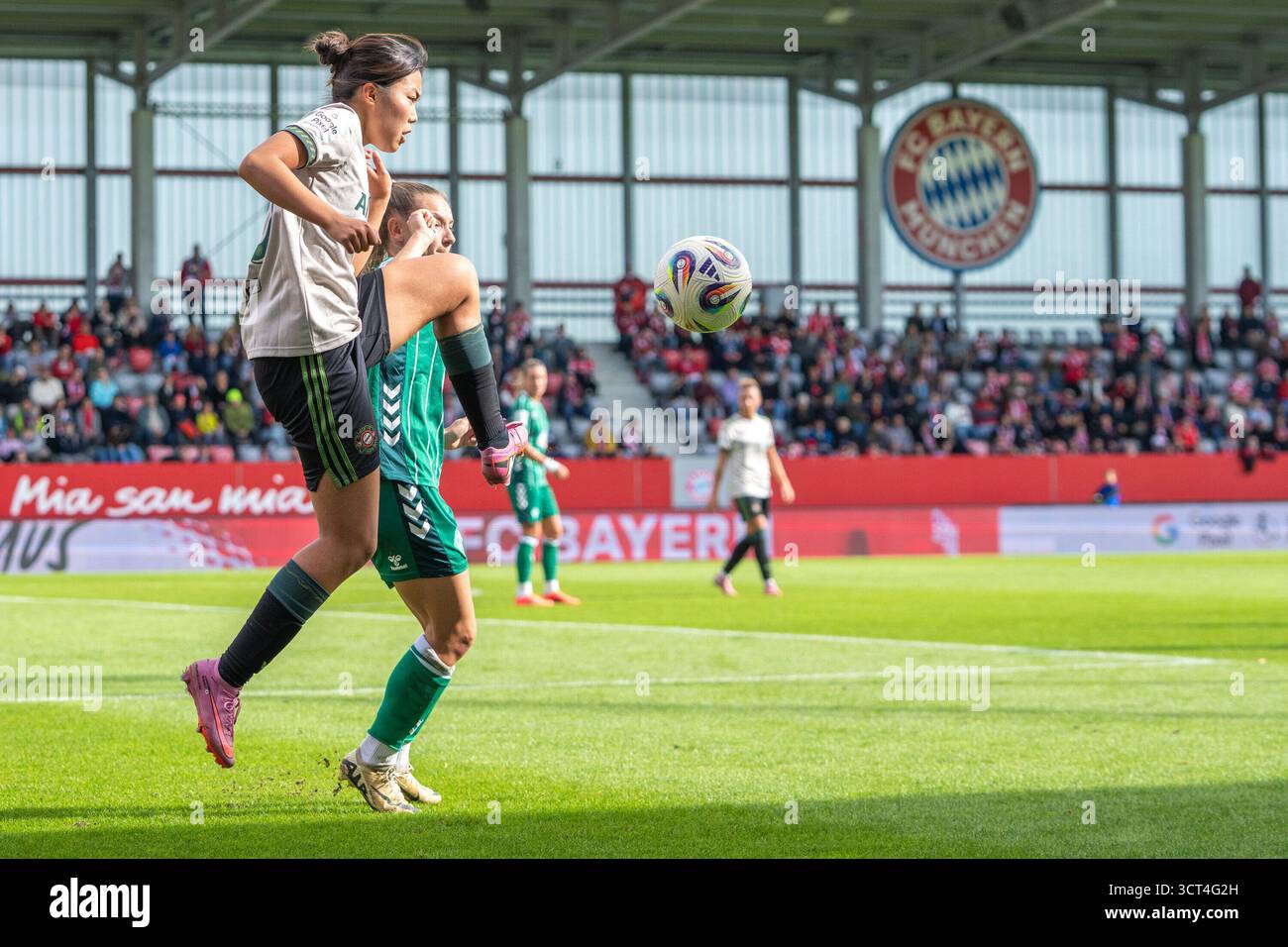 Momoko Tanikawa (18 Bayern) in Aktion beim Google Pixel Frauen ...