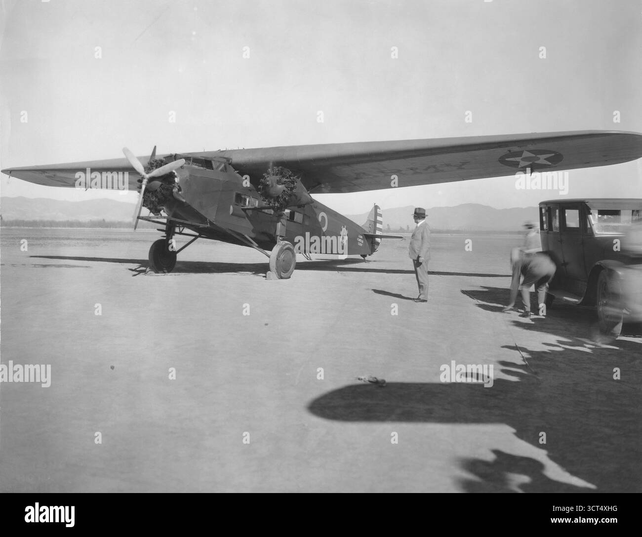 Tri motor airplane old Black and White Stock Photos & Images - Alamy