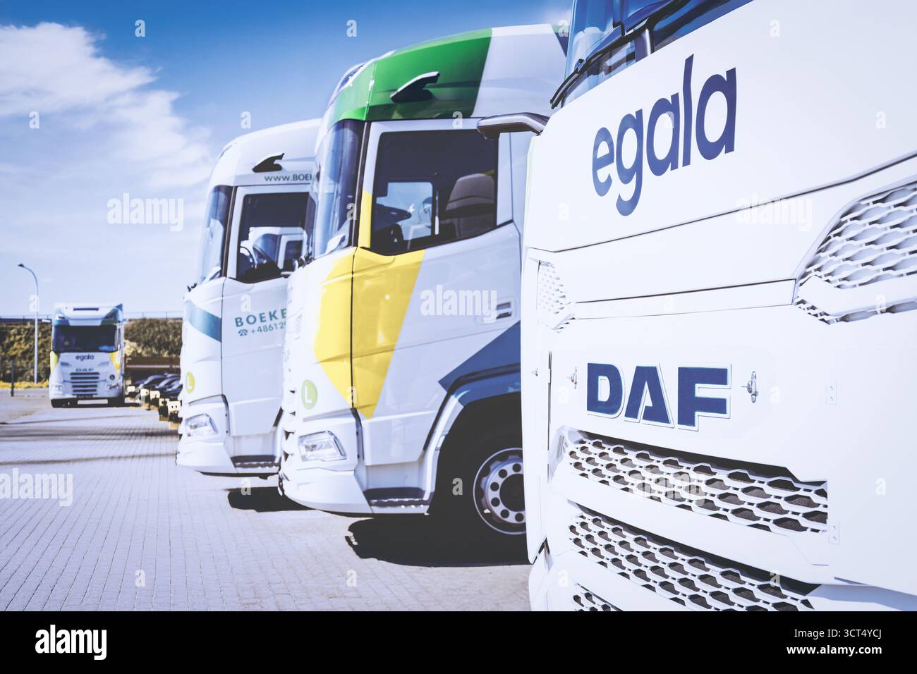 White daf commercial vehicle brand hi-res stock photography and images ...