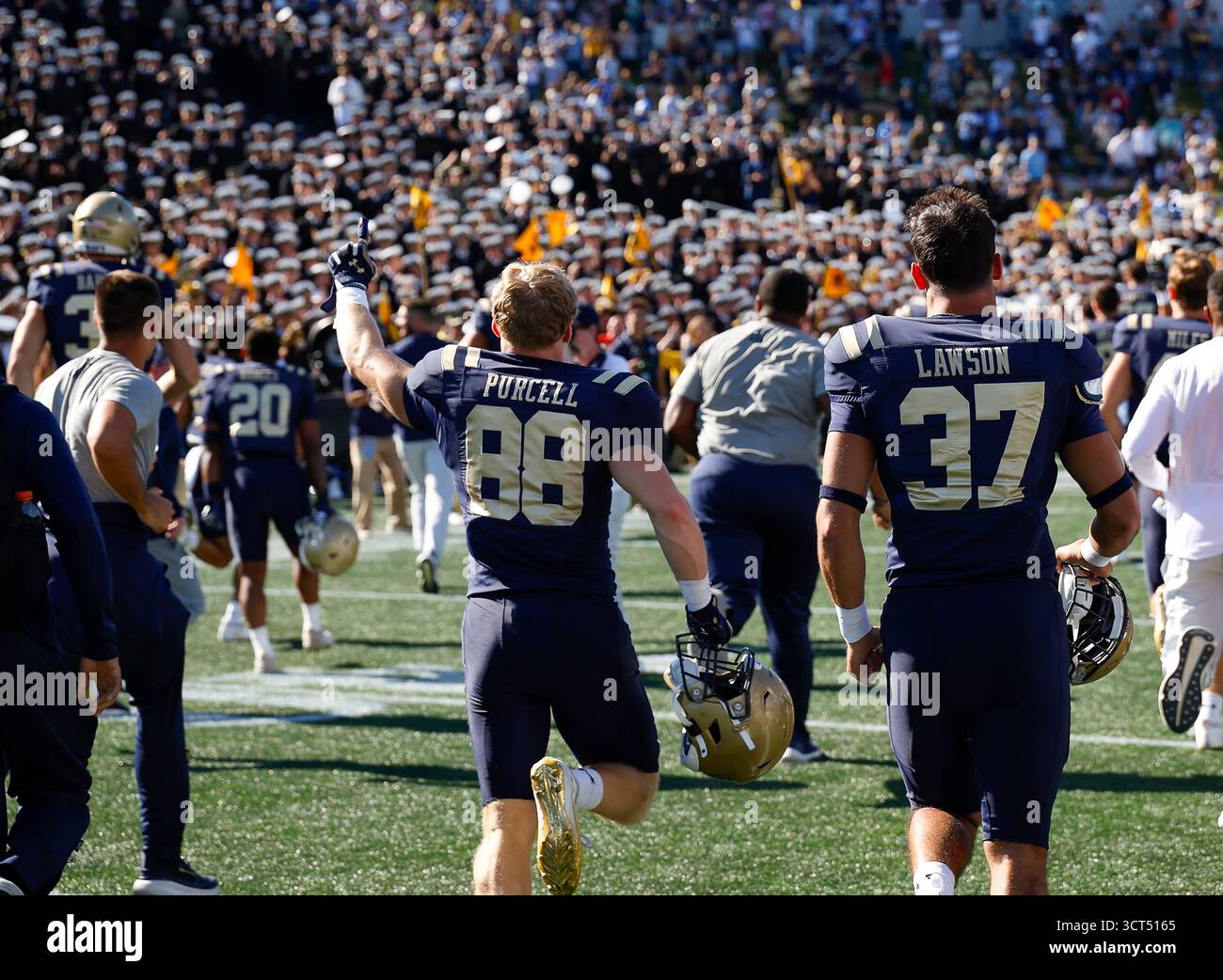 Annapolis, MD, USA. 4th Oct, 2025. Navy Midshipmen OLB #88 Dom Purcell ...