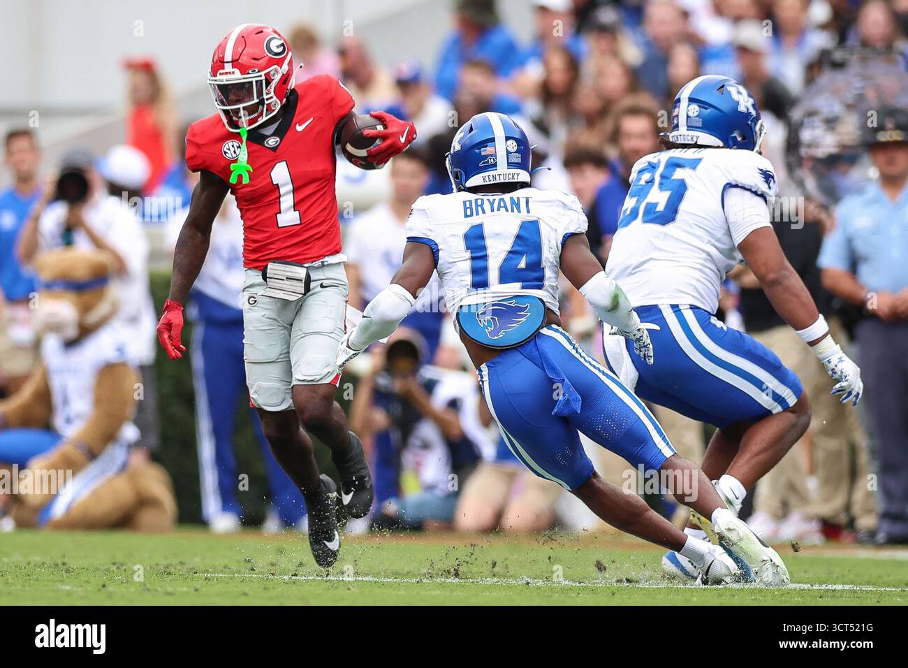 Georgia wide receiver Zachariah Branch (1) runs with the football ...