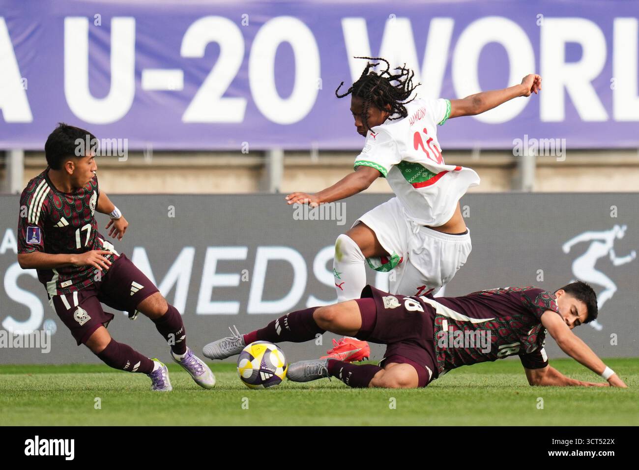 Morocco's Mohamed Hamony, above, and Mexico's Obed Vargas battle for ...