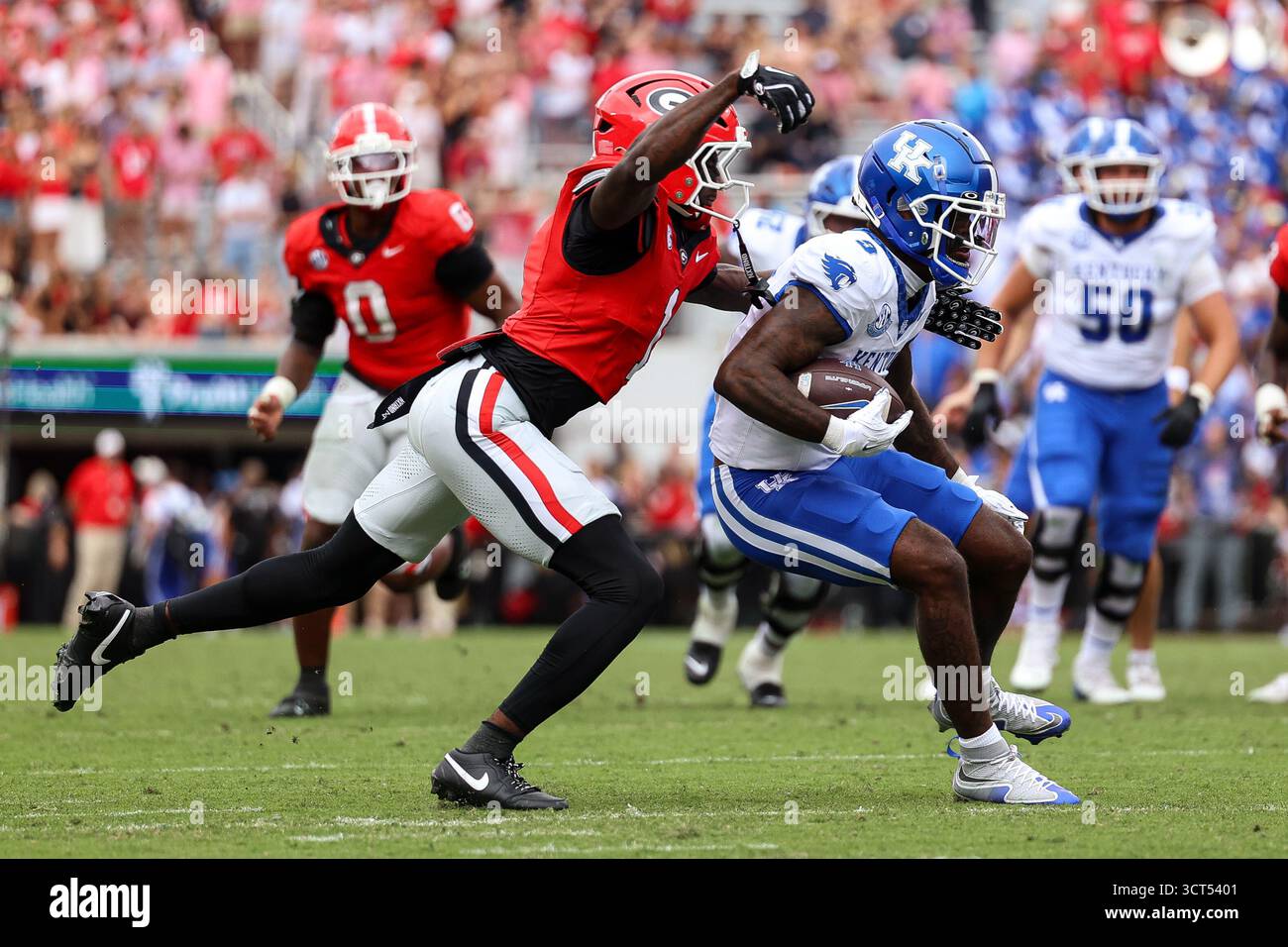 Georgia defensive back Ellis Robinson IV (1) gets ready to tackle ...